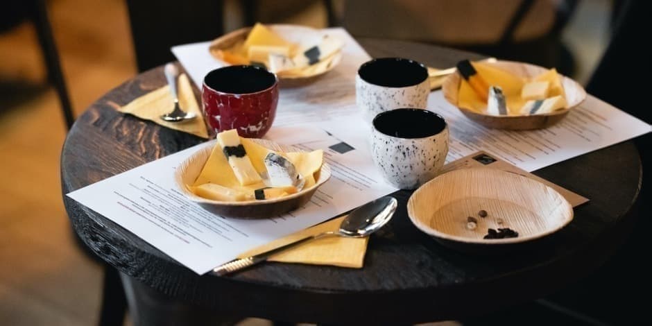 „Lietuviška fika“ - 2 val. trukmės rinktinės kavos ir lietuviško sūrio edukacinė degustacija ...